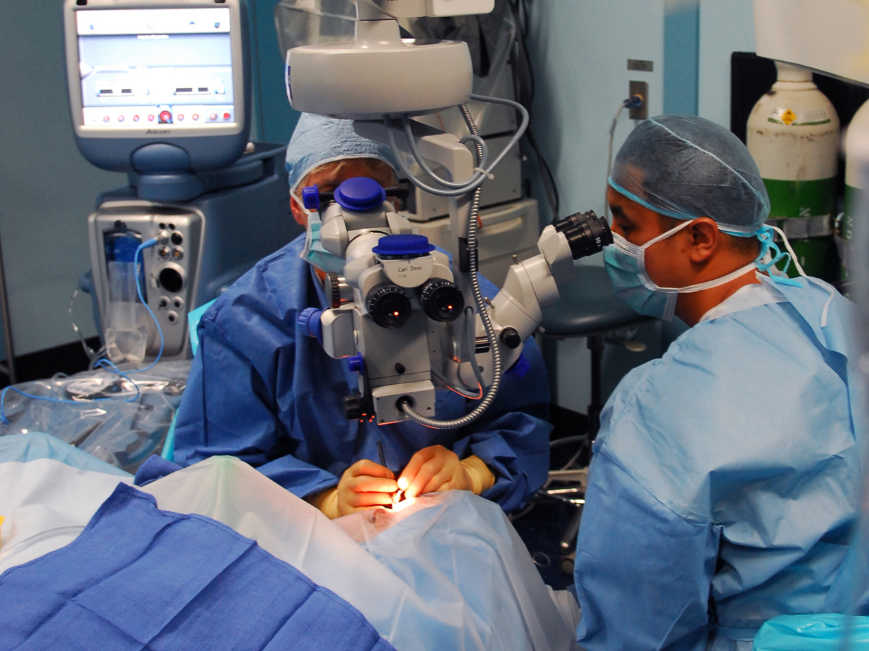 Things you need to know before, during, and after cataract surgery ...